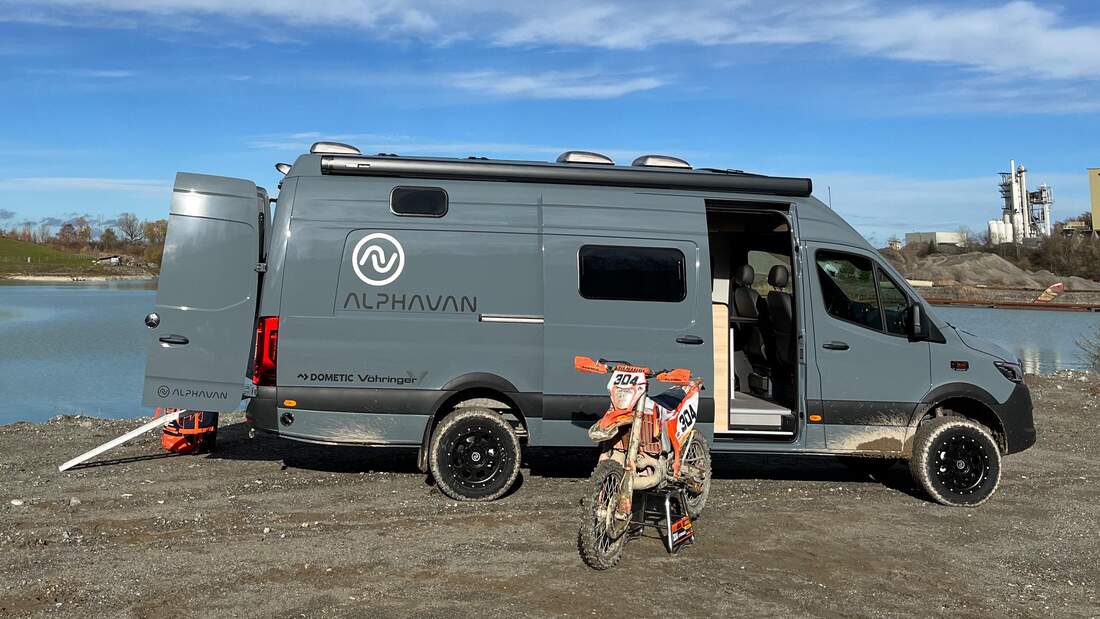 Offroad-Camper mit Motorrad-Garage: Alphavan 4x4 Active Line | promobil