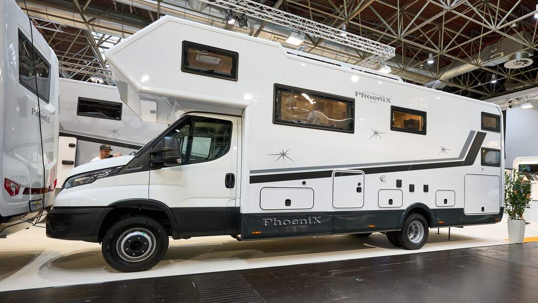 Phoenix Maxi Alkoven 8300 STX: Kinderzimmer im Wohnmobil | promobil