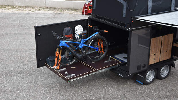 Blackcamp FREEda: Nachhaltiger Wohnwagen aus Italien | promobil