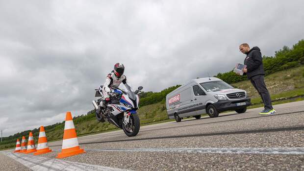 Bremswege unterschiedlicher Fahrzeuge im Vergleich | promobil