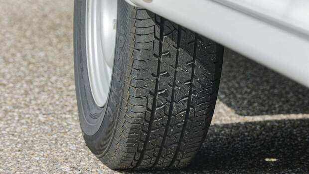 Bremswege unterschiedlicher Fahrzeuge im Vergleich | promobil