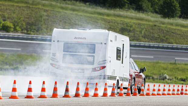 Bremswege unterschiedlicher Fahrzeuge im Vergleich | promobil
