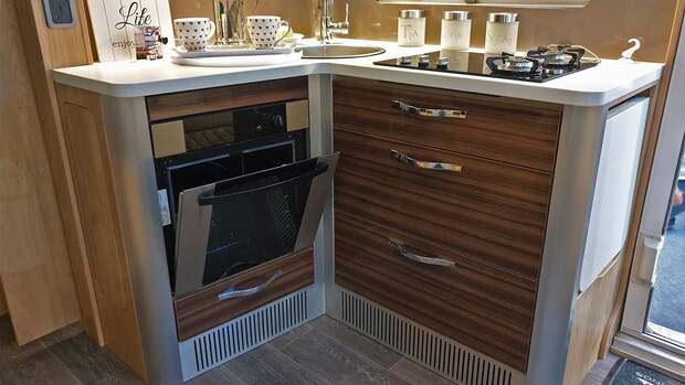 Fifth Wheel Inos (2020): Luxus-Caravan mit Slide-Out | promobil