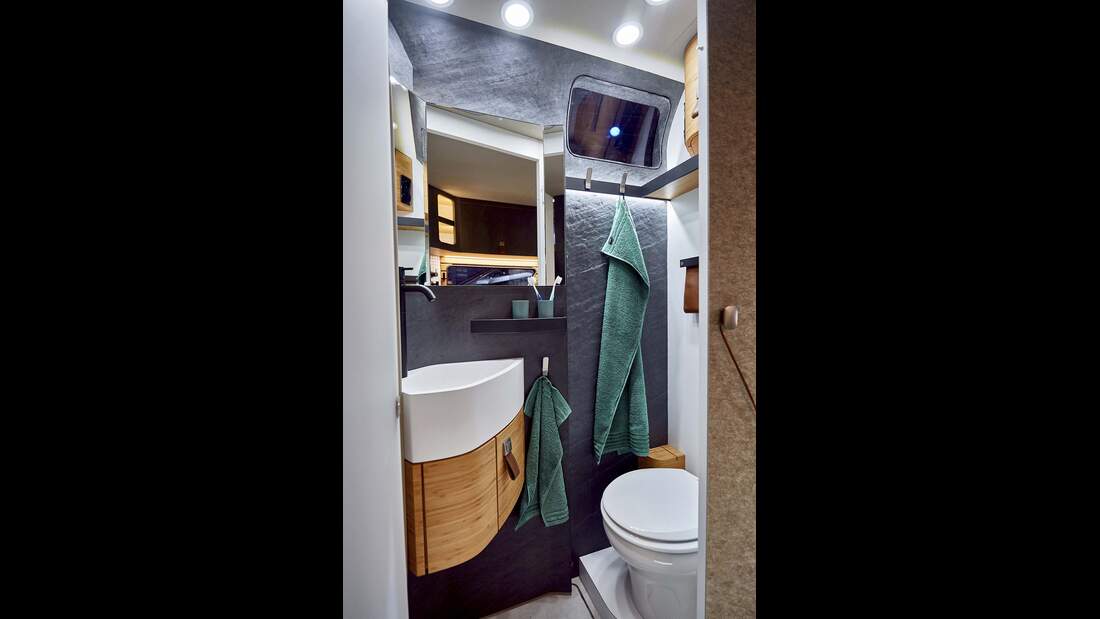 Hymer Venture S (2023): 4x4-Campervan mit Luft-Dach | promobil