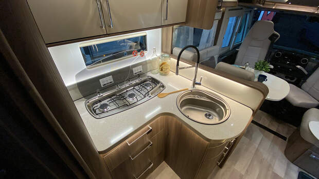 Neues Integriertes-Wohnmobil Kabe Imperial i790 LQB (2024) | promobil