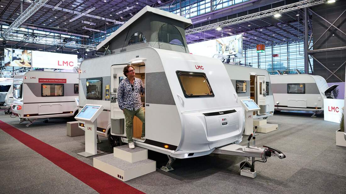 LMC Style 400 F (2024) mit Klappbett und Schlafdach | promobil
