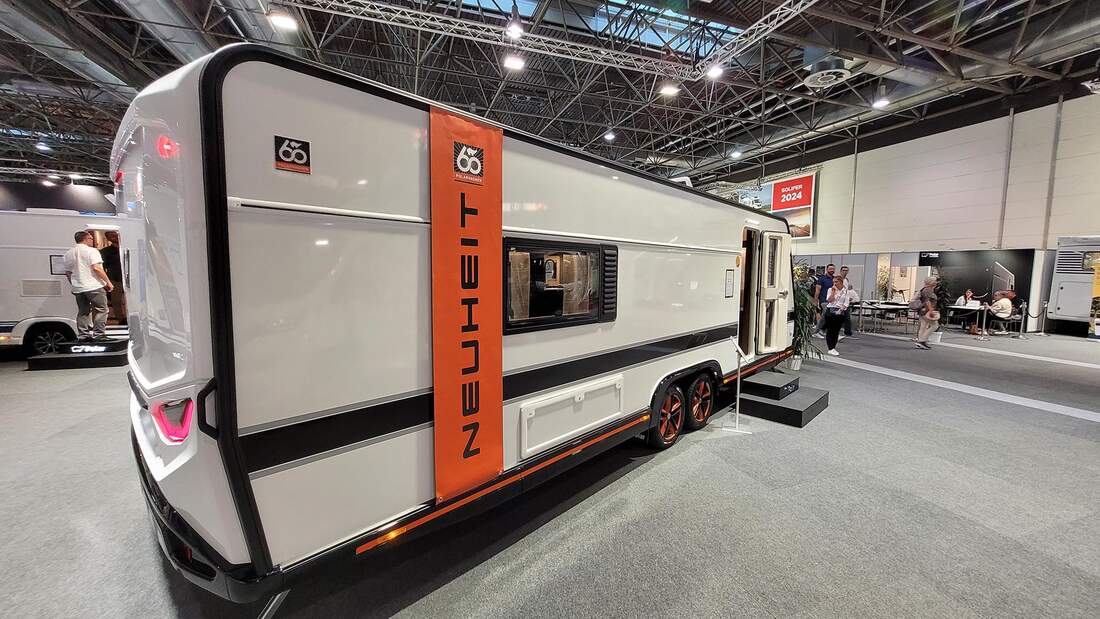 Luxus-Wohnwagen: Polar Blackline 730 BQWL & 730 BSL | promobil