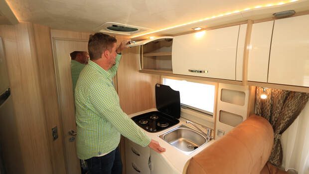 Phoenix Midi-Liner 7000 G : Luxus-Wohnmobil im Kurzformat | promobil