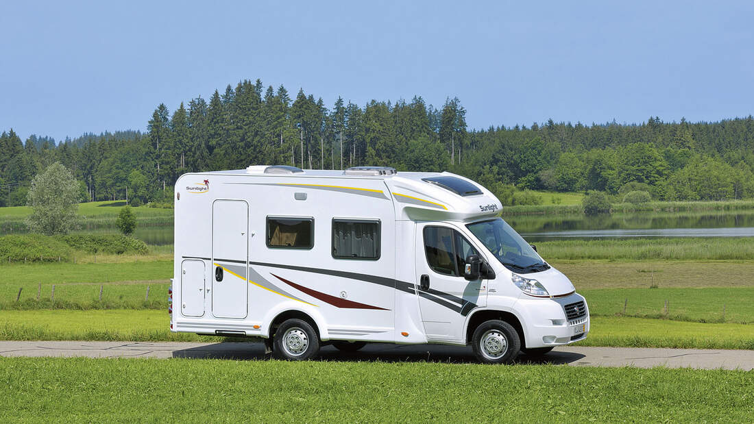 Wohnmobil Kauf-Tipp: Kompakte Teilintegrierte mit Hubbett - Promobil
