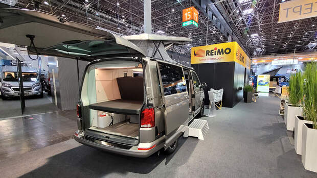 Reimo Prototyp-Multivan und Trio Style VW T6.1: Kompakt Campervans ...