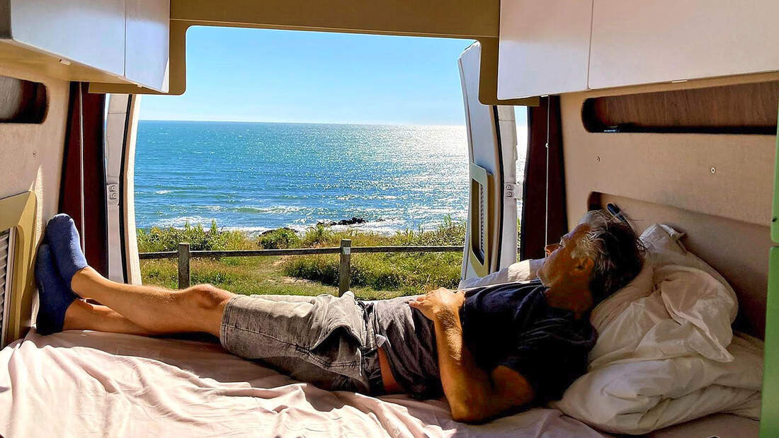 Selbstausbau Fiat Ducato: DIY-Campervan mit Büro | promobil