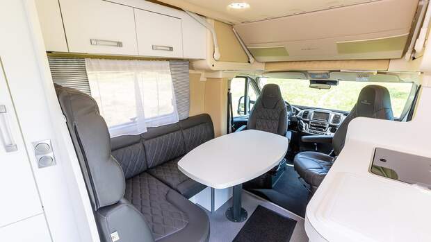 Wingamm Oasi 610 M (2024): Teilintegrierter mit Längs- und Hubbett ...