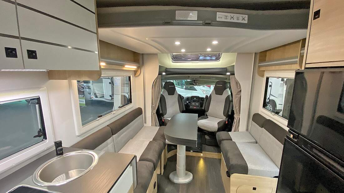 Challenger Limited Edition 250 / Chausson 650: Ford Transit | promobil