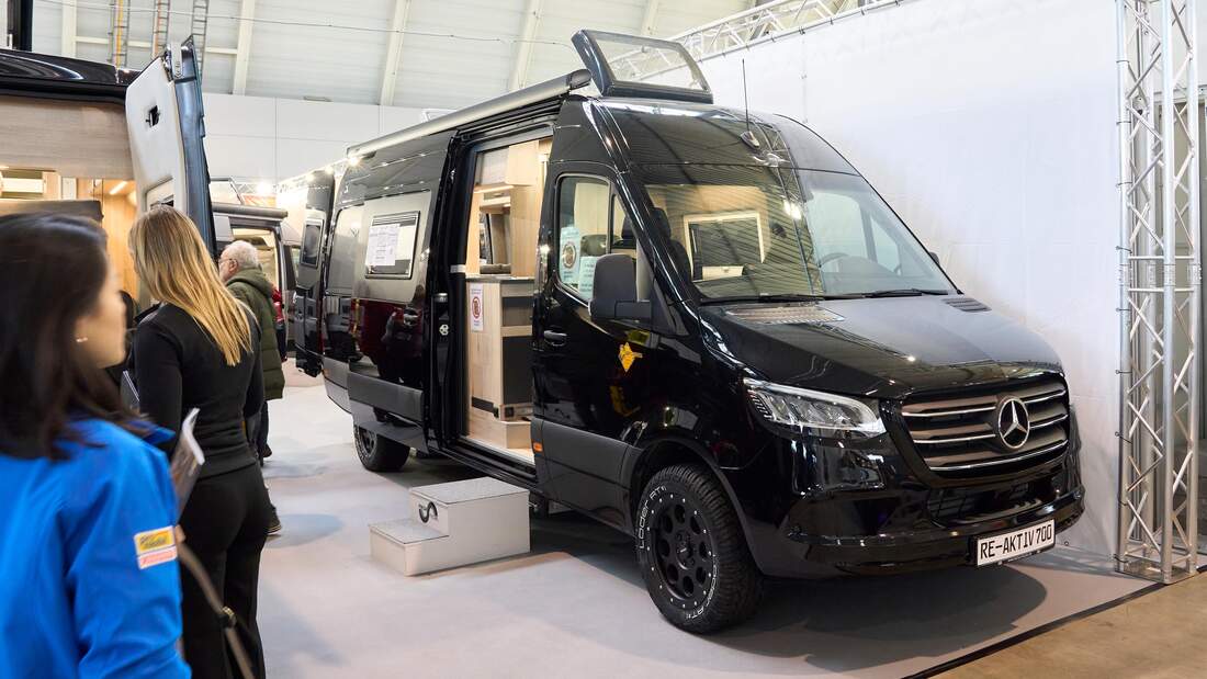 Megamobil Re-Aktiv 700 (2023): Campingbus mit Heckgarage | promobil