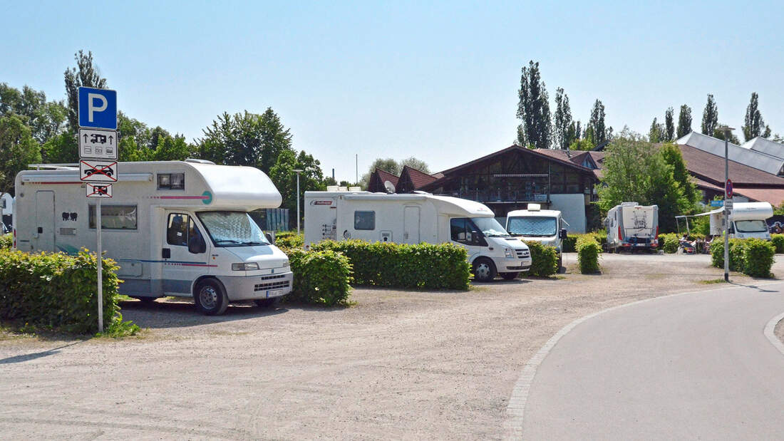 Wohnwagen Stellplatze An Der Autobahn