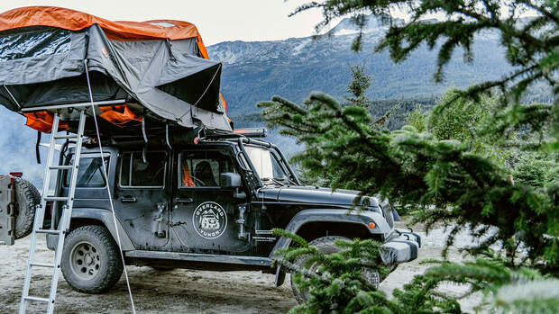 Campingtrip mit Jeep und Dachzelt im Yukon-Nationalpark | promobil