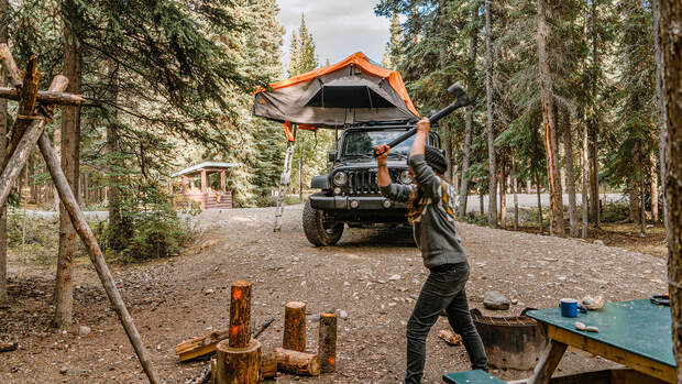 Campingtrip mit Jeep und Dachzelt im Yukon-Nationalpark | promobil