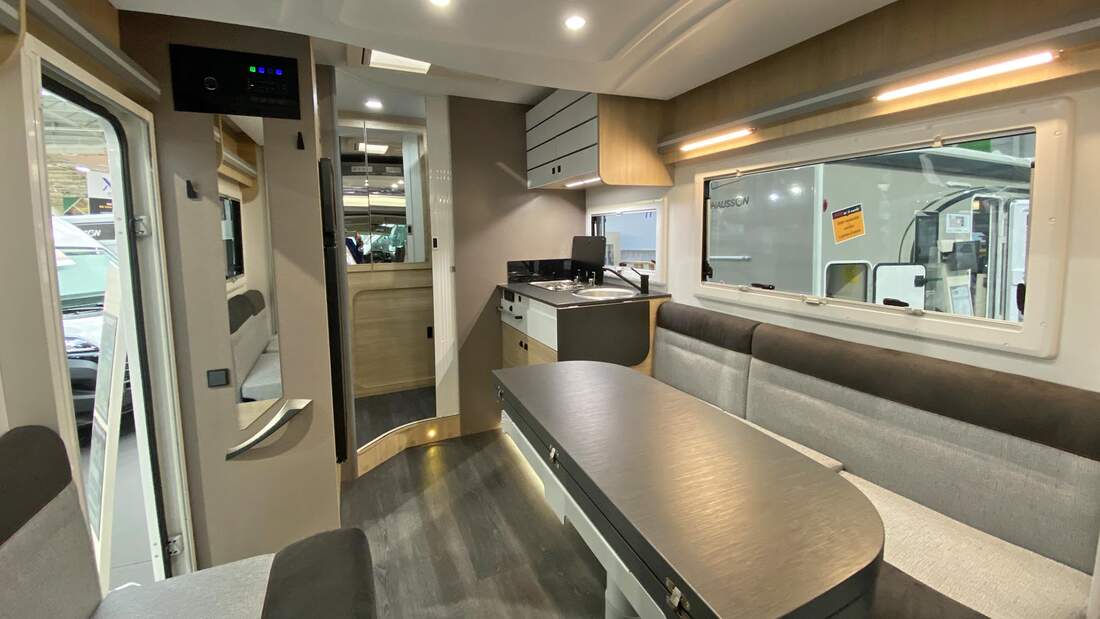 Challenger Limited Edition 250 / Chausson 650: Ford Transit | promobil