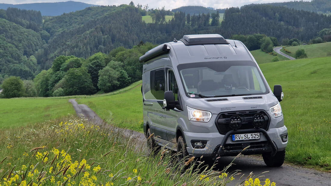 Camper Sunlight Cliff 590 4x4 beim Camp fürs 24-Stunden-Rennen | promobil