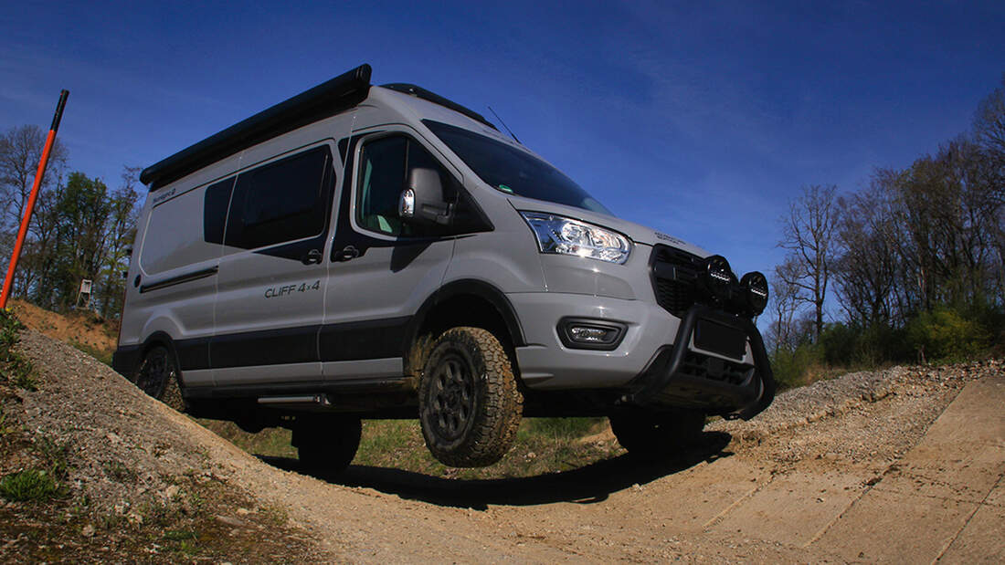 Offroad-Training: Sunlight Cliff 590 4x4 Allrad-Campingbus | promobil