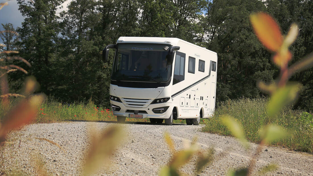 Phoenix Midi-Liner 7000 G : Luxus-Wohnmobil im Kurzformat | promobil