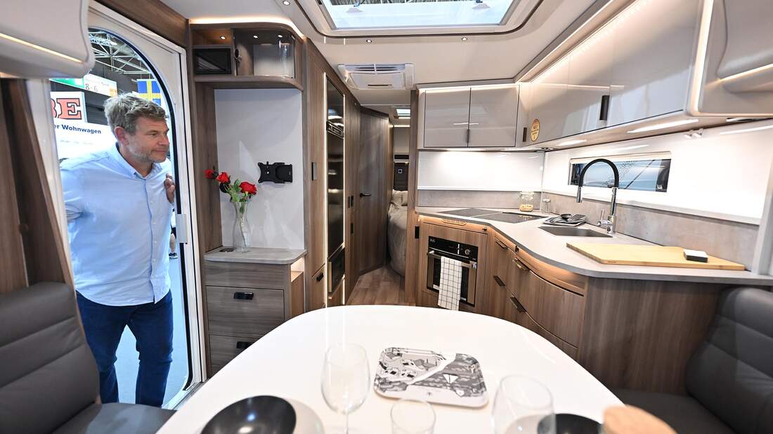 Kabe Imperial 600 XL: Winterfester Wohnwagen mit Winkelküche